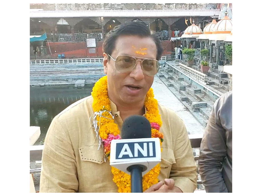 Spiritual Journey: Filmmaker Madhur Bhandarkar Attends Mahakaleshwar ...