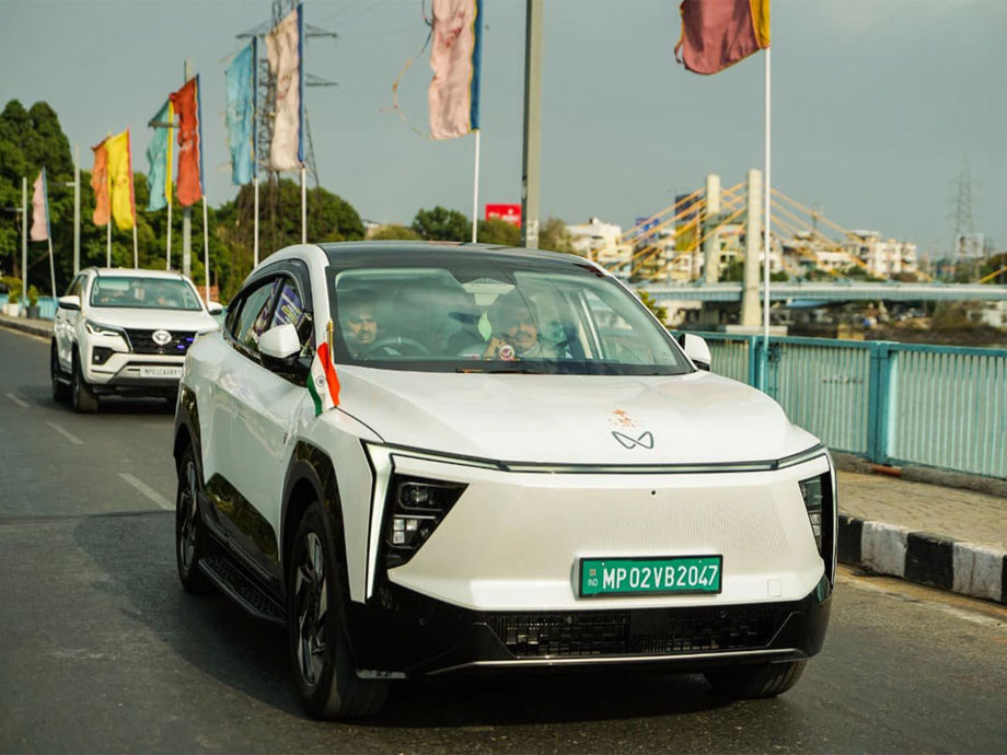 Madhya Pradesh CM Leads by Example with EV in Convoy | Headlines