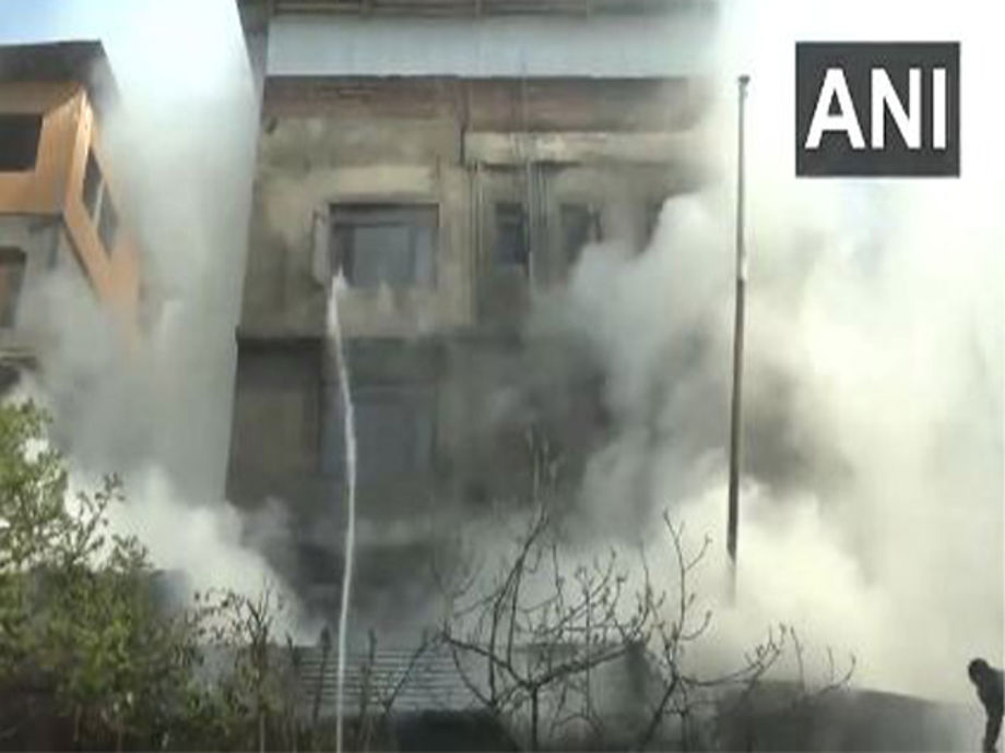 Quick Response Prevents Major Disaster at Srinagar's Azad Hotel | Headlines