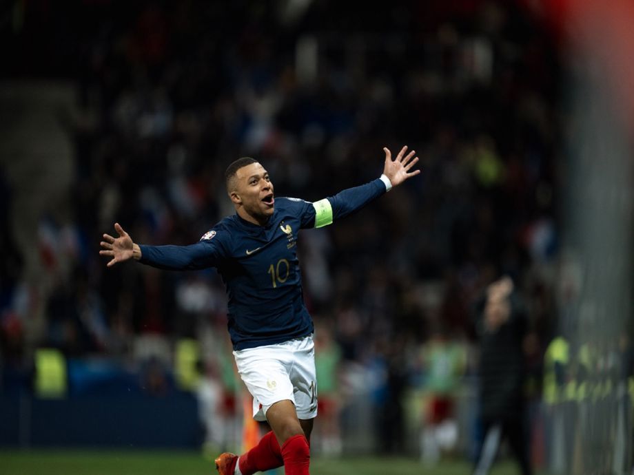Mbappe Backs Ronaldo to Outshine Messi in FIFA World Cup Goals Race ...