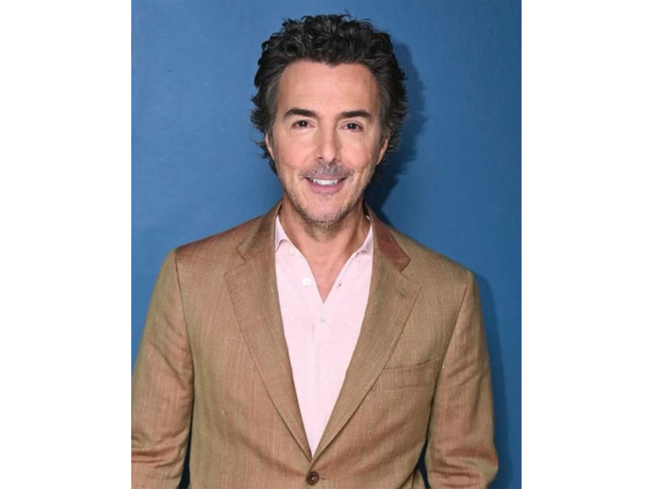 Shawn Levy to direct sci-fi film 'Somewhere Out There' | Entertainment