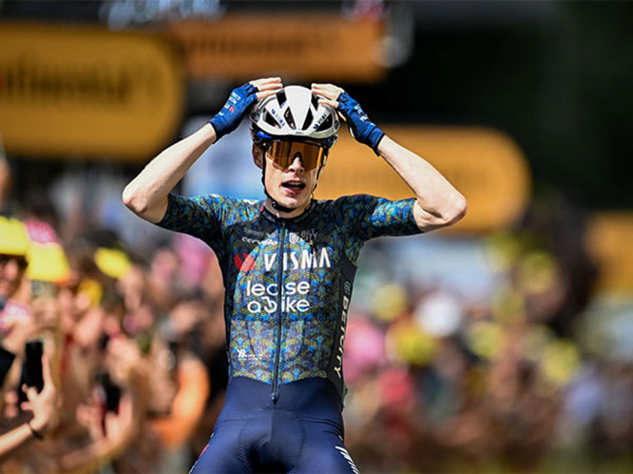 Jonas Vingegaard's Solo Triumph at Giro's Blockhaus Summit | Sports-Games