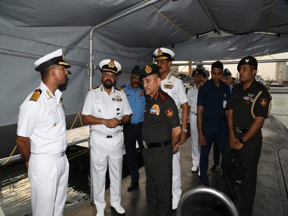 Sanjay Vatsayan Assumes Command of Western Naval Forces | Law-Order