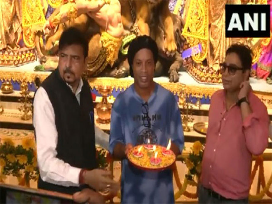 Brazilian football legend Ronaldinho inaugurates Sreebhumi Durga Puja ...