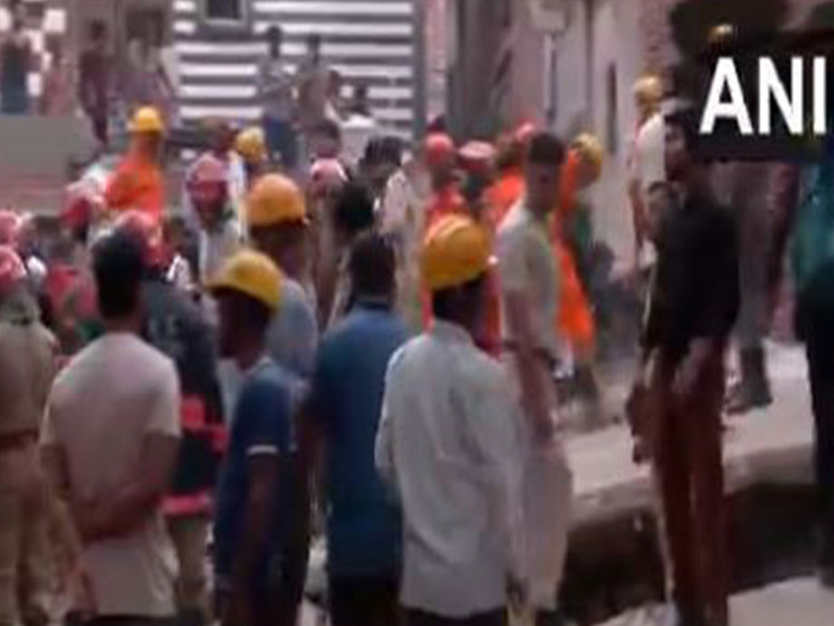 Final Stages of Saket Building Collapse Rescue; Owner Still Missing ...