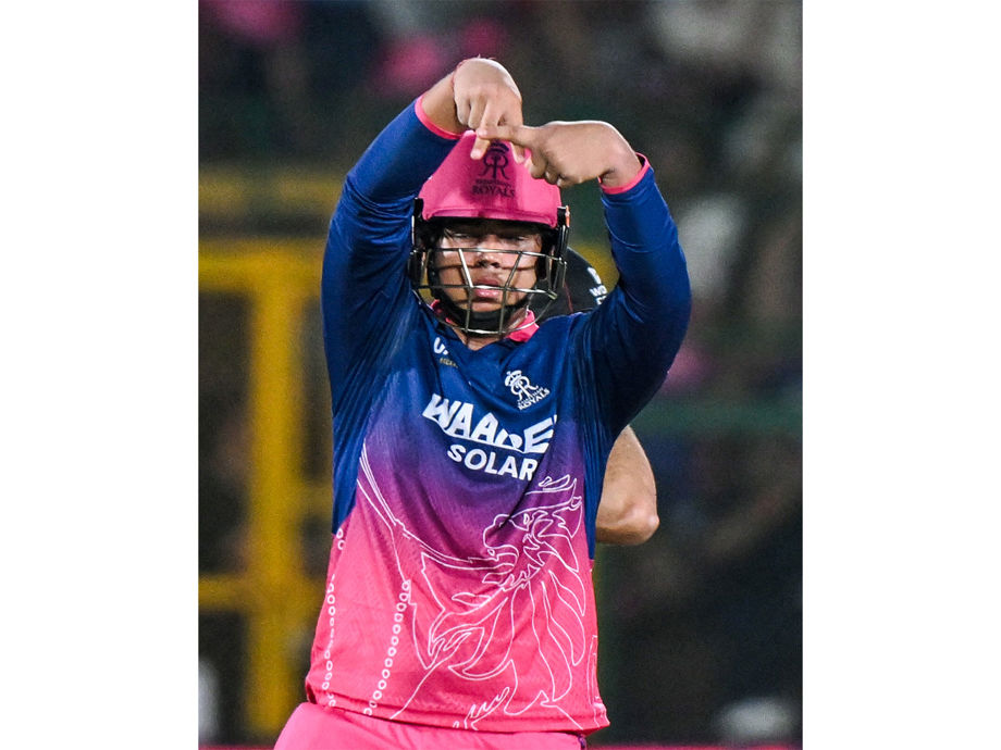 Vaibhav Sooryavanshi's Record-Breaking Knock Earns Praise | Sports-Games
