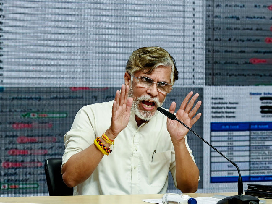 "Spare country from intellectual bankruptcy": Pawan Khera slams BJP ...