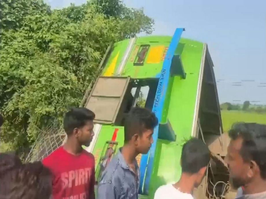 Two killed, several injured as passenger bus overturns in Hooghly ...