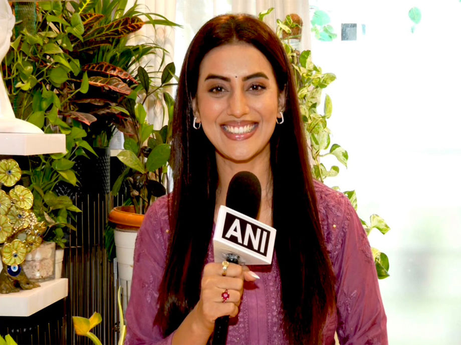 Akshara Singh Shines in Bollywood with 'Welcome To The Jungle ...