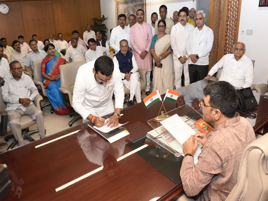 Harshad Parmar Takes Oath as BJP MLA in Gujarat | Politics