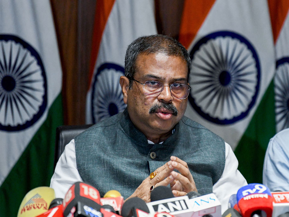 Education Minister Pushes for CBSE Payment System Overhaul with Major ...