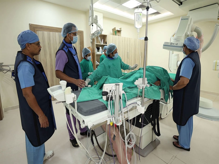 Surat Unveils Gujarat's First Advanced Biplane Cath Lab | Headlines