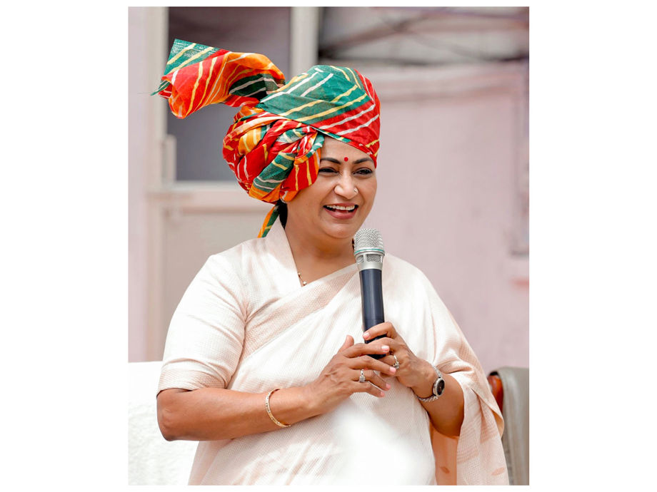 Rekha Gupta Urges Swift, Transparent Implementation of Welfare Schemes ...