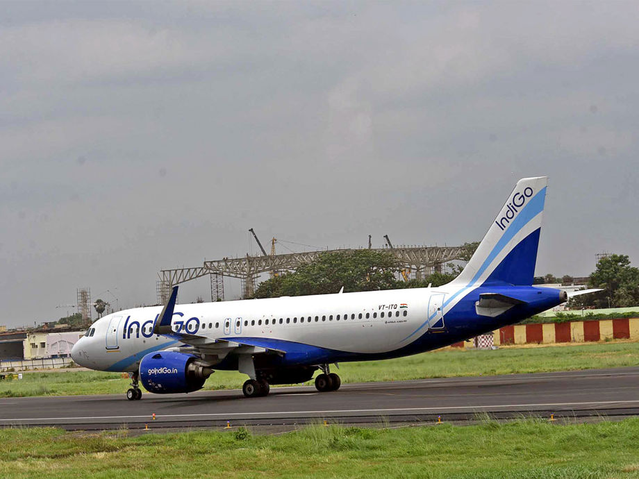 Smoke Alert Forces Emergency Evacuation of IndiGo Flight | Headlines