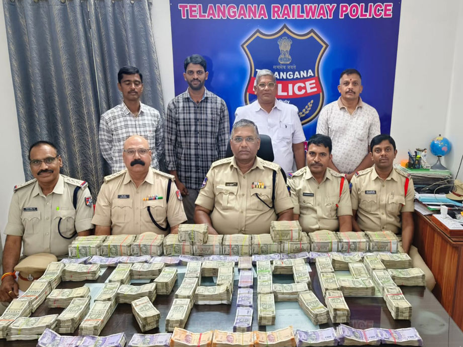 Hawala Money Seized: GRP and RPF Intercept 1.22 Crore on Devagiri ...