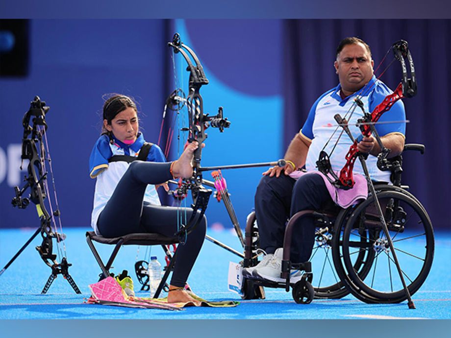 Lt Governor Felicitates Indian Paralympians Sheetal Devi and Rakesh ...