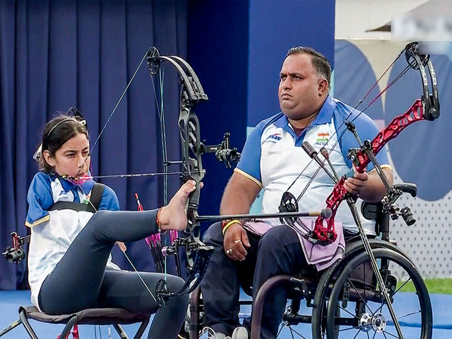 Armless Indian Archer Sheetal Devi Clinches Historic Gold at World Para ...